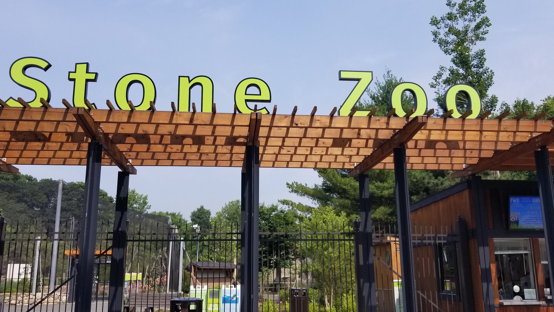 Happyly: Stone Zoo New England