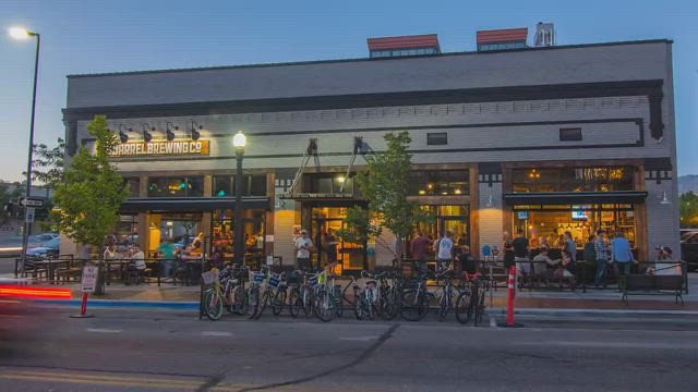 Happyly: 10 Barrel Brewery