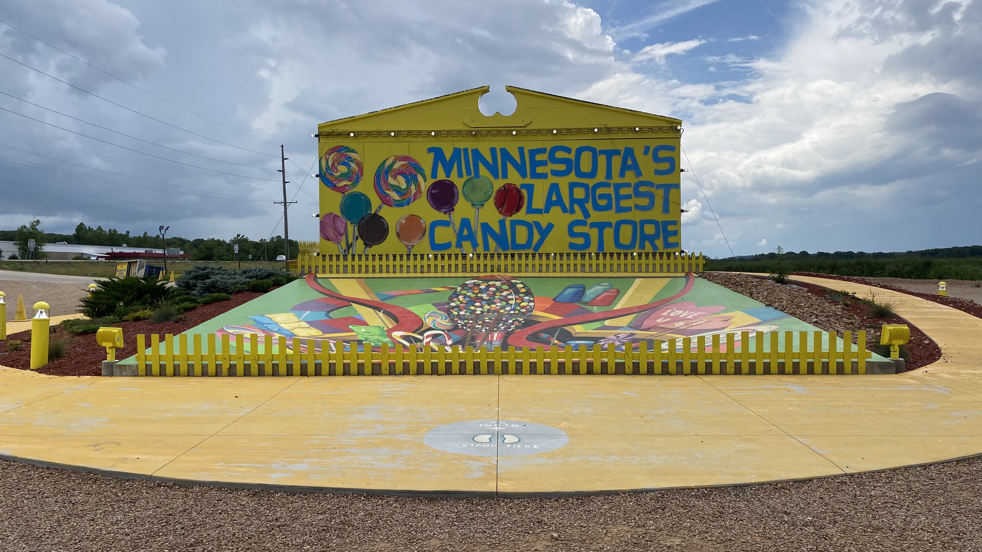 Happyly: Minnesota's Largest Candy Store