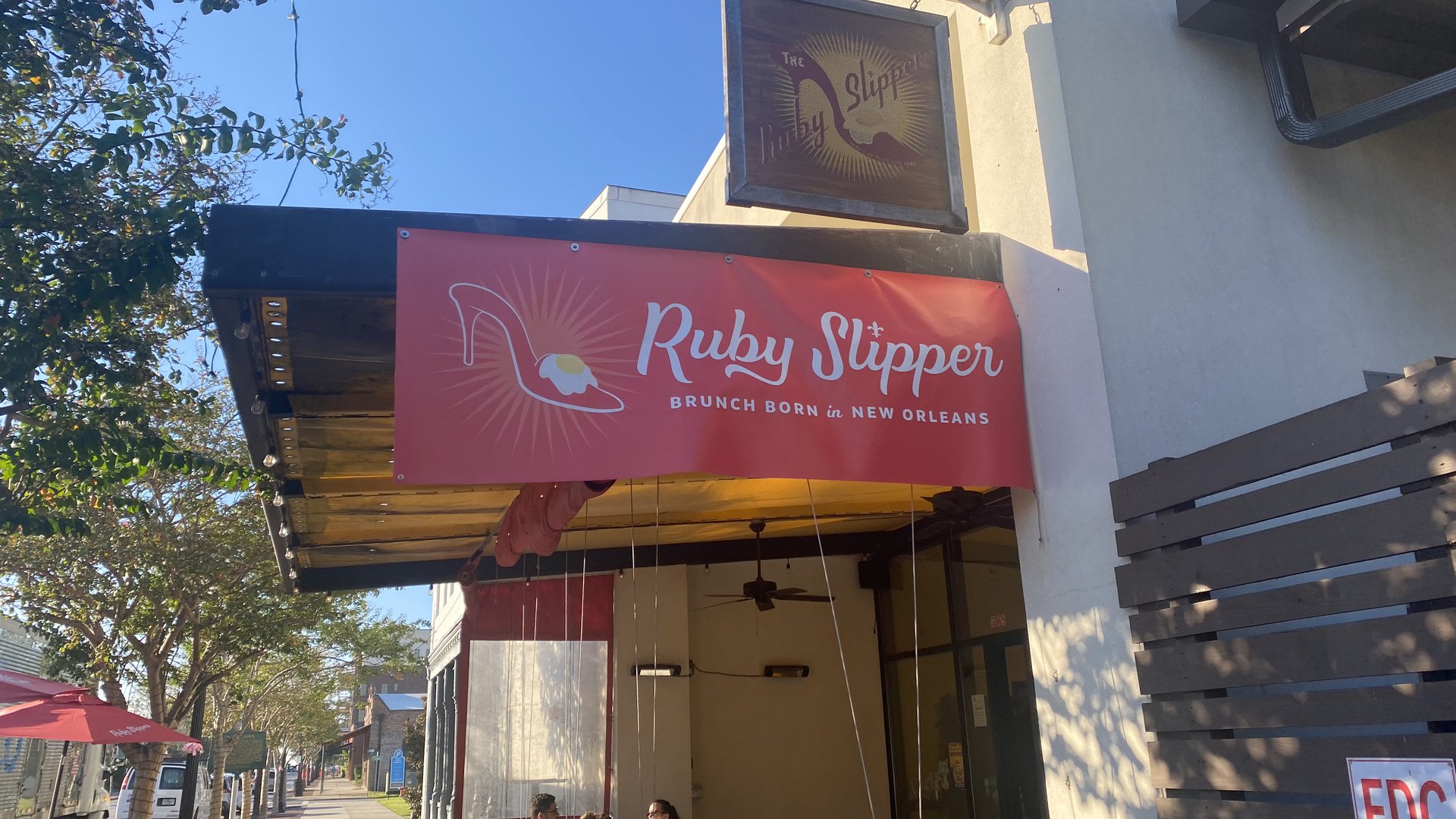 Happyly: Ruby Slipper Cafe