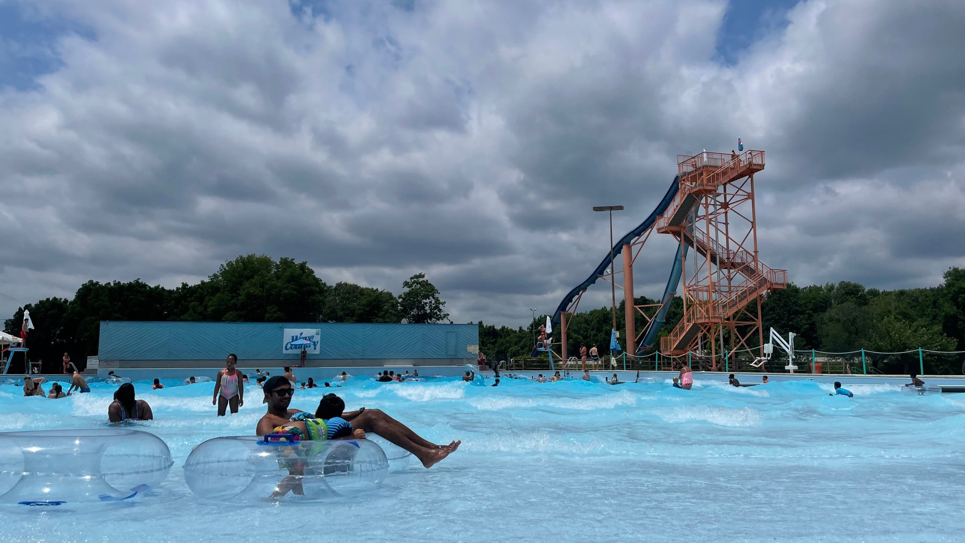 Happyly: Wave Country