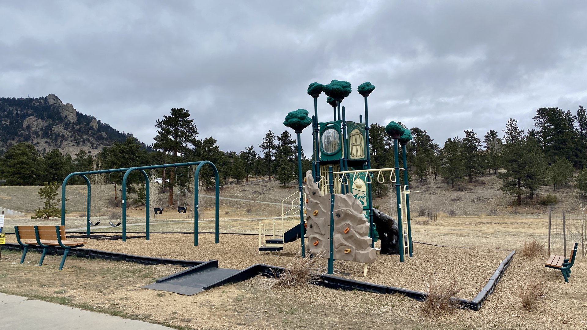 Happyly: Scotts Pond Playground