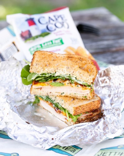 Happyly: Jetties Macomb